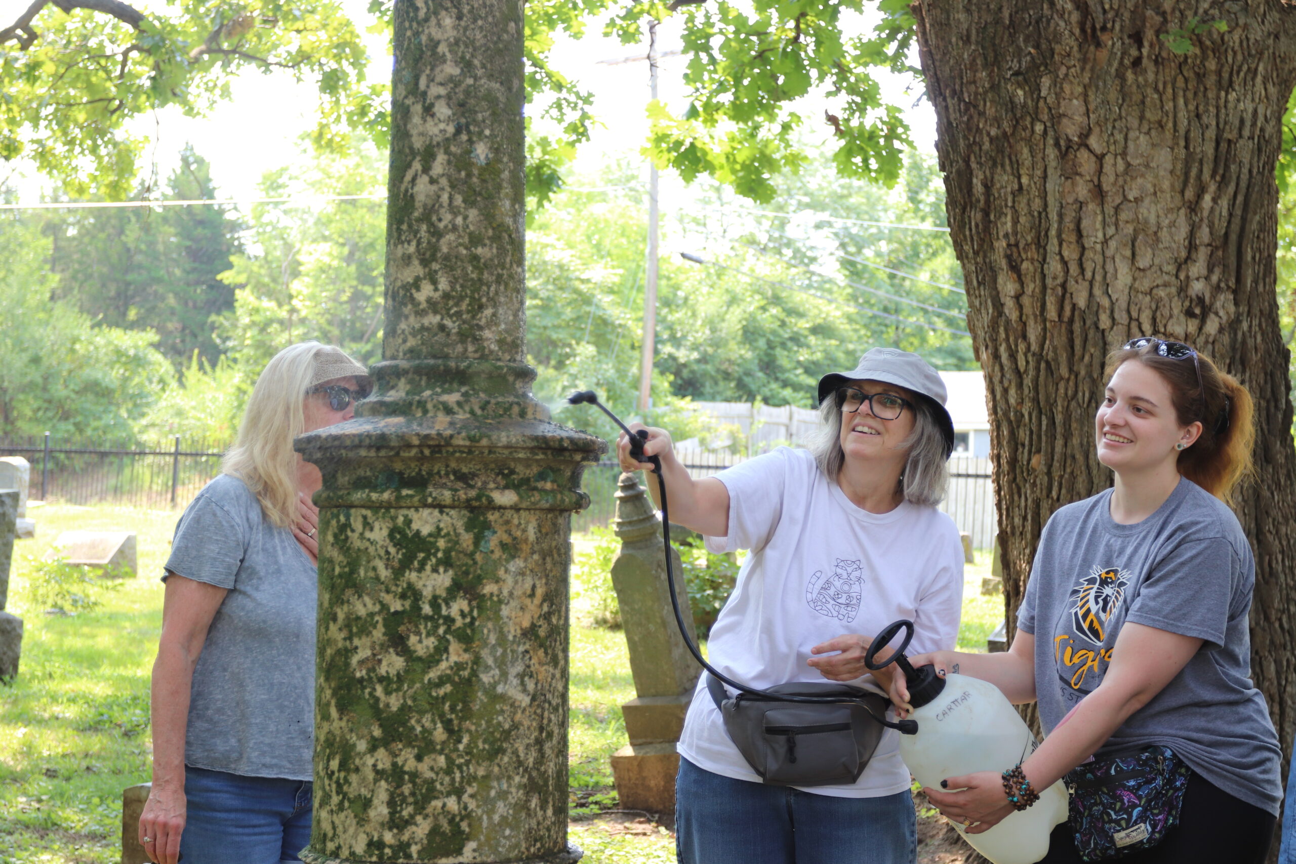 At Oak Hill Cemetery, monument restorers on nationwide tour demonstrate ...